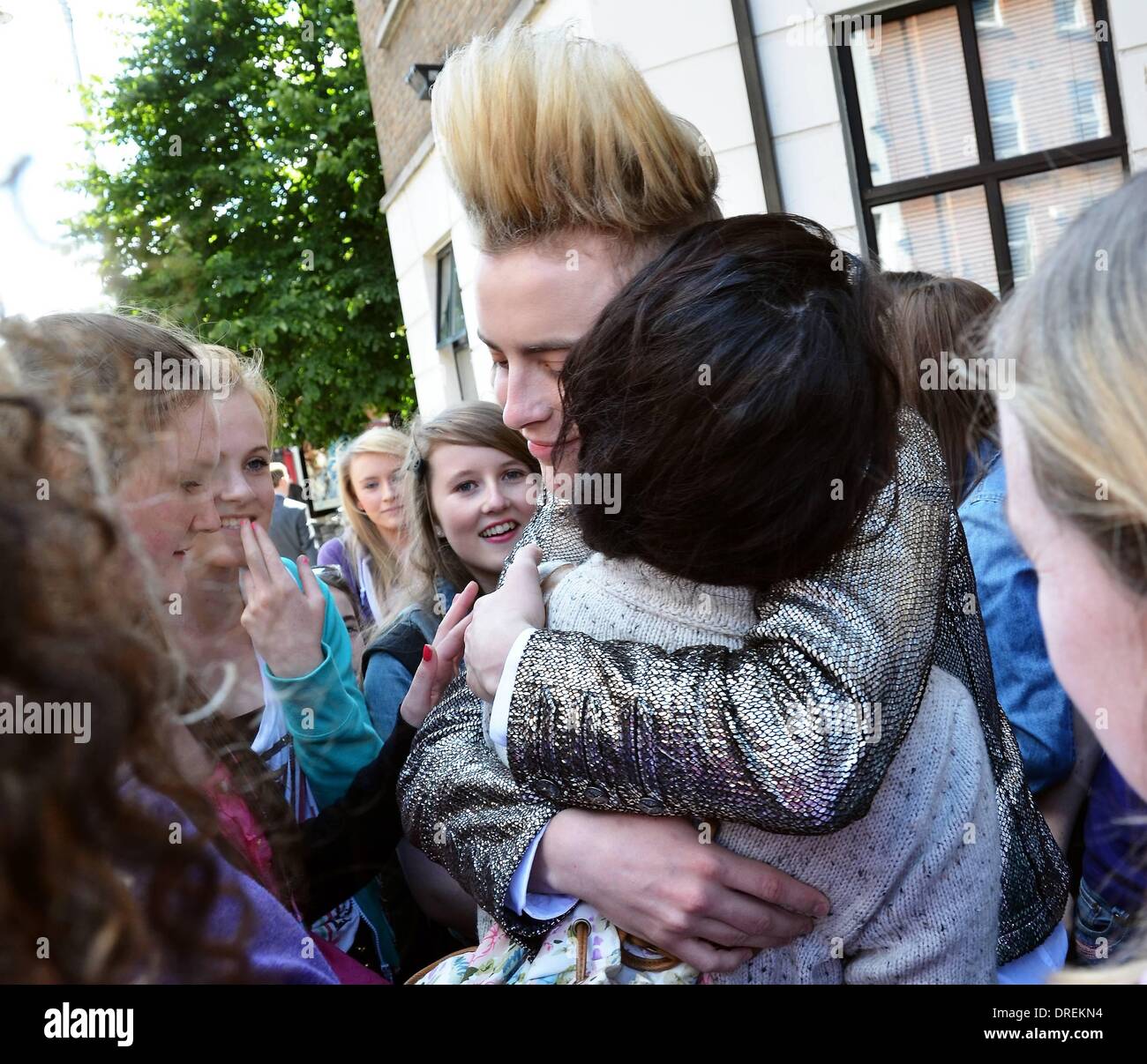 John Grimes and Edward Grimes Jedward get mobbed by their female fans ...