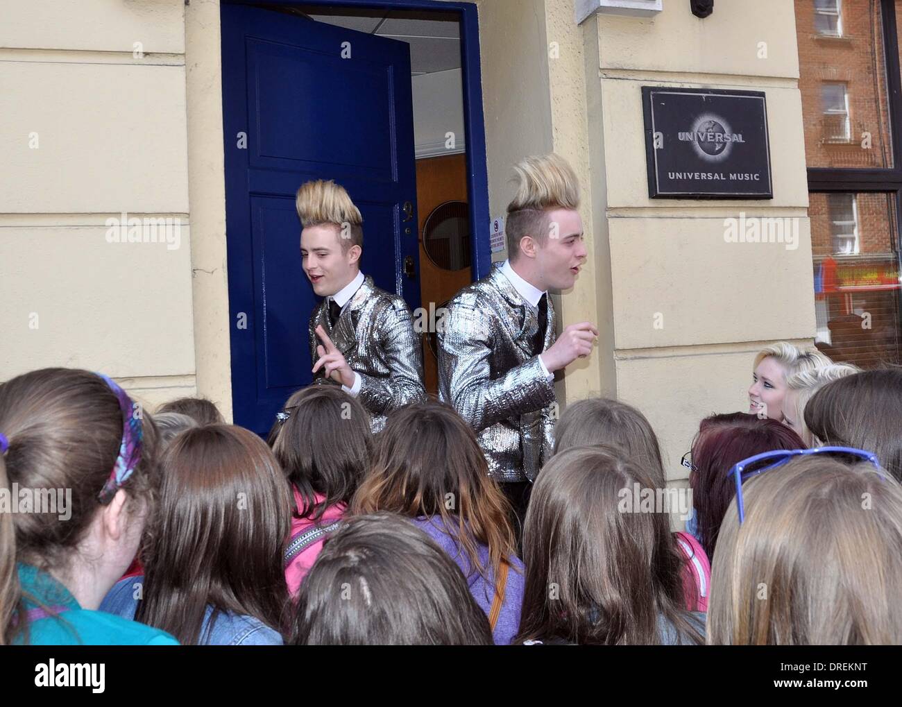 John Grimes and Edward Grimes Jedward get mobbed by their female fans ...