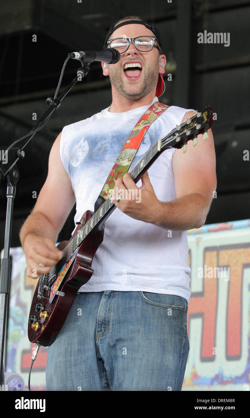 I Fight Dragons 2012 Vans Warped Tour at the Cruzan Amphitheatre ...