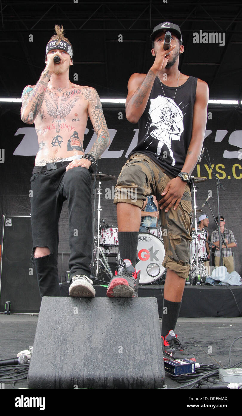 Machine gun kelly 2012 vans hi-res stock photography and images - Alamy