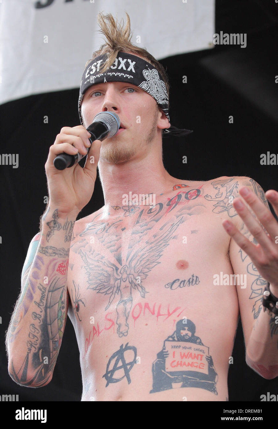 Machine gun kelly 2012 vans hi-res stock photography and images - Alamy
