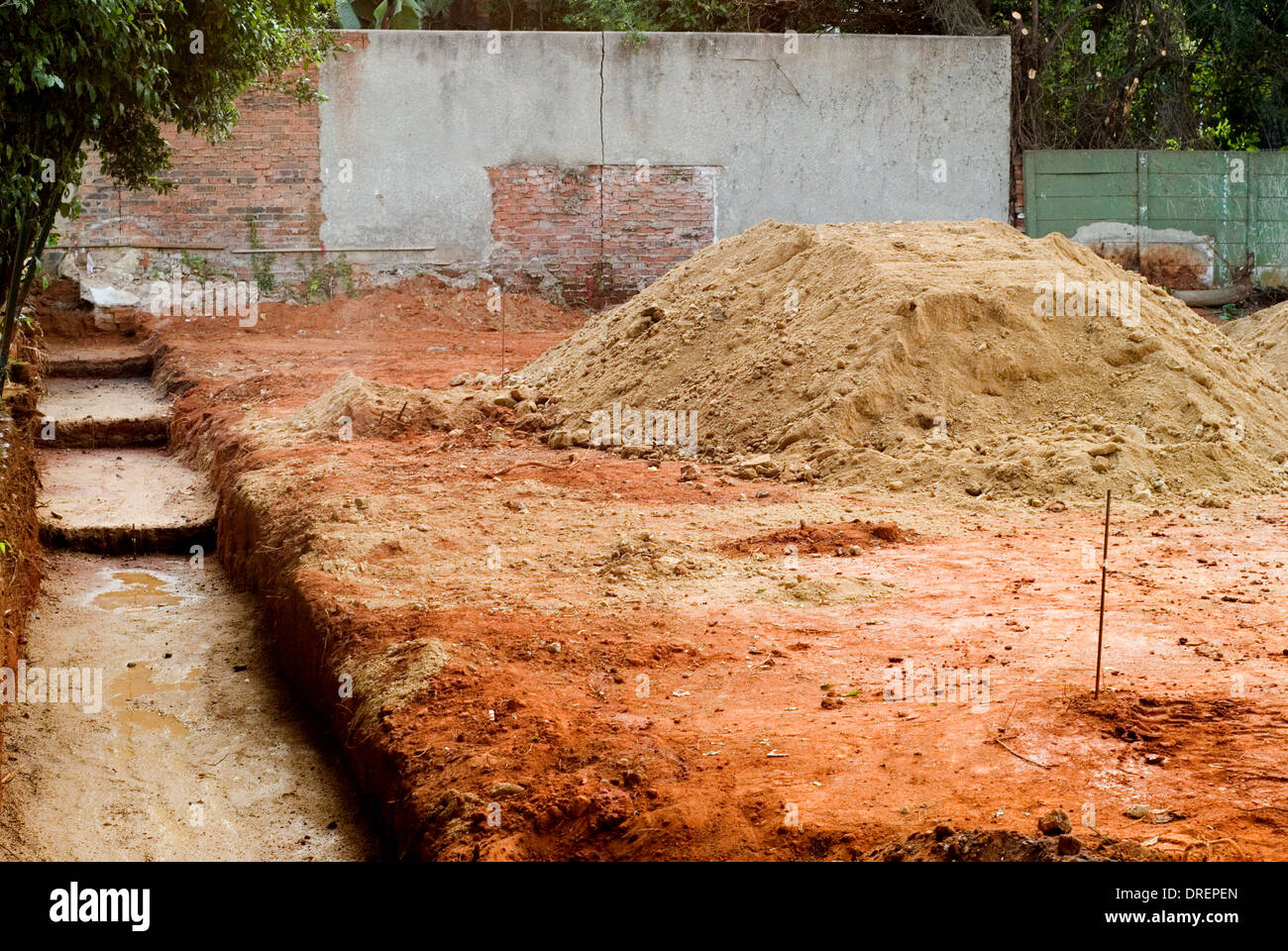 Boundary wall hi-res stock photography and images - Alamy