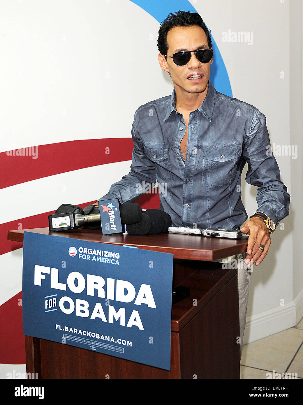 Marc Anthony still wearing his wedding ring, opens Obama For America ...