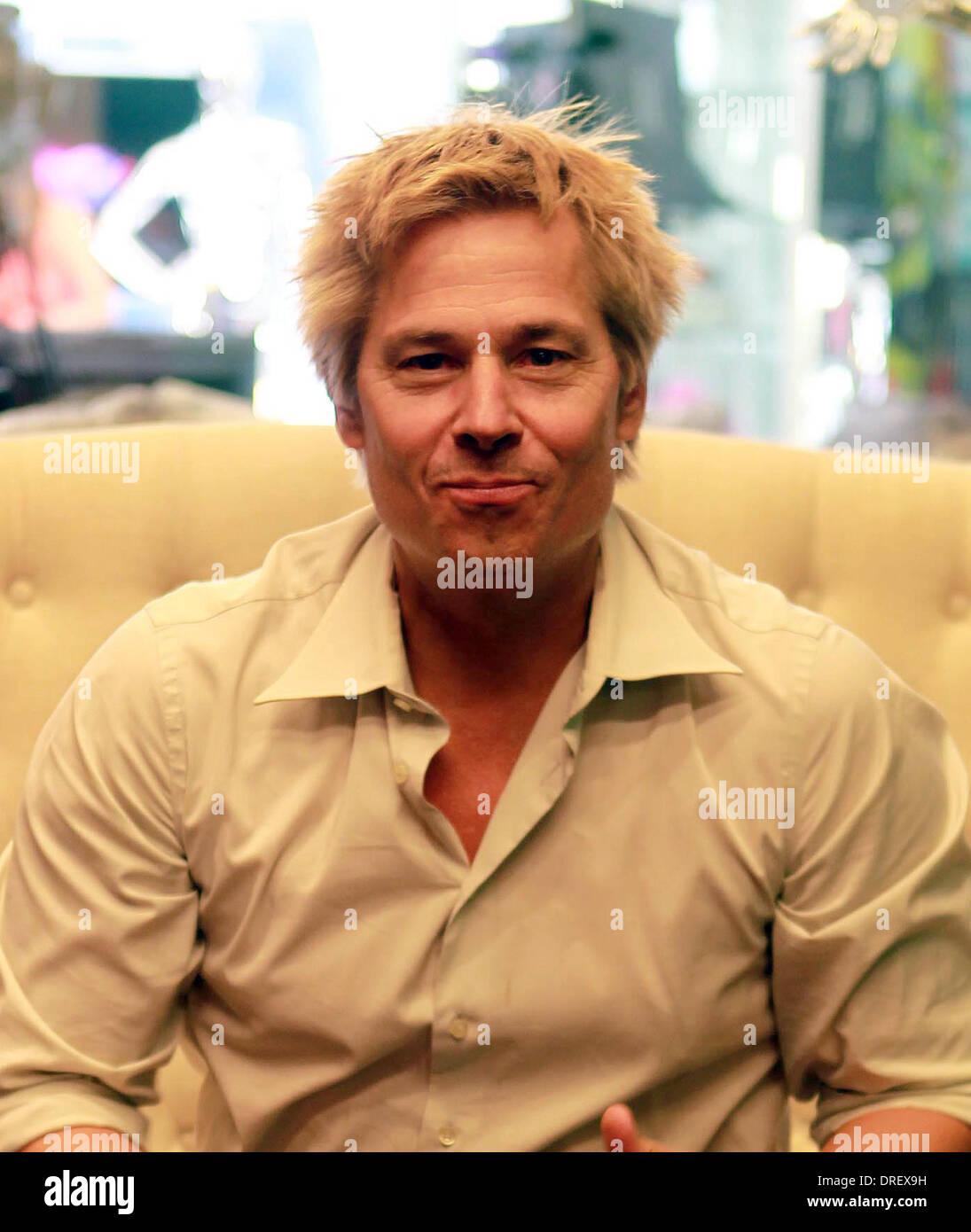 Live tv set hi-res stock photography and images - Alamy