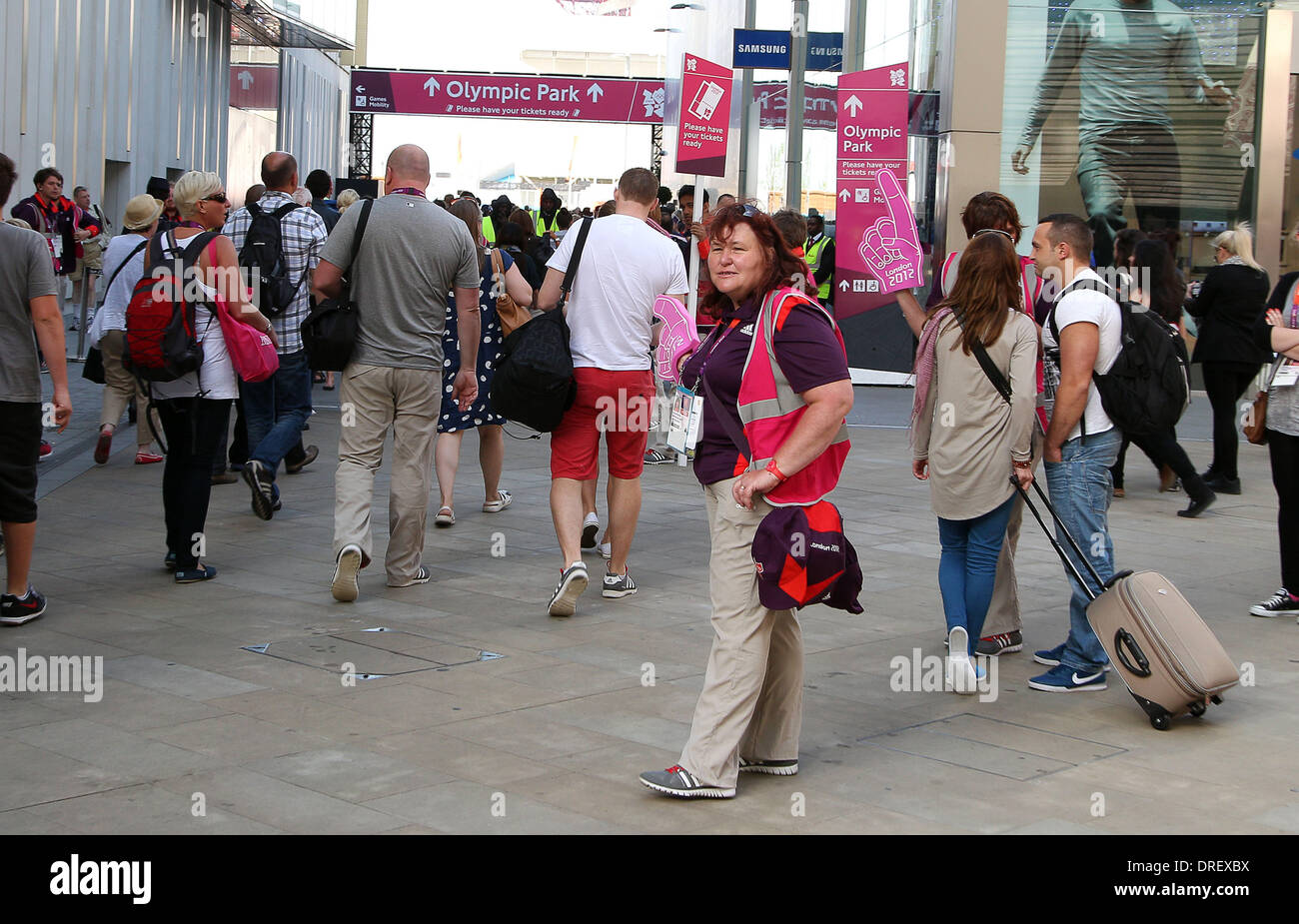 Crowds arrive at Olympic Park for the first day of the track and field ...