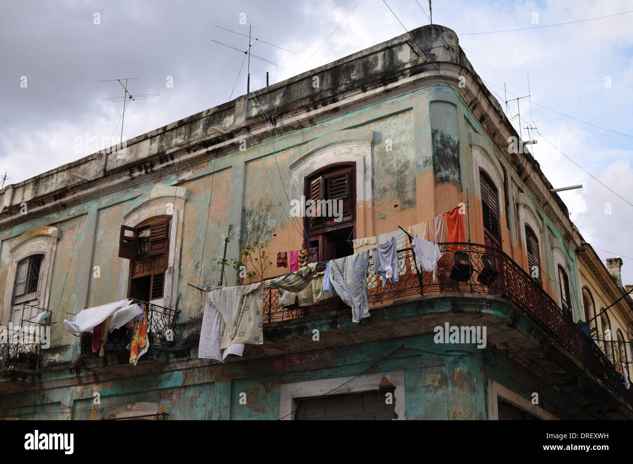 Cuba decay apartment hi-res stock photography and images - Alamy