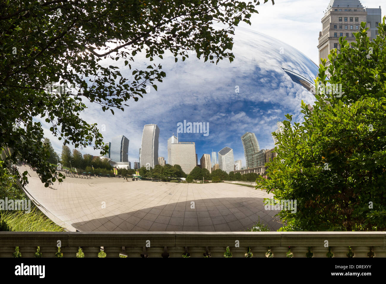 A unique view of the Chicago Cloud Gate Stock Photo - Alamy