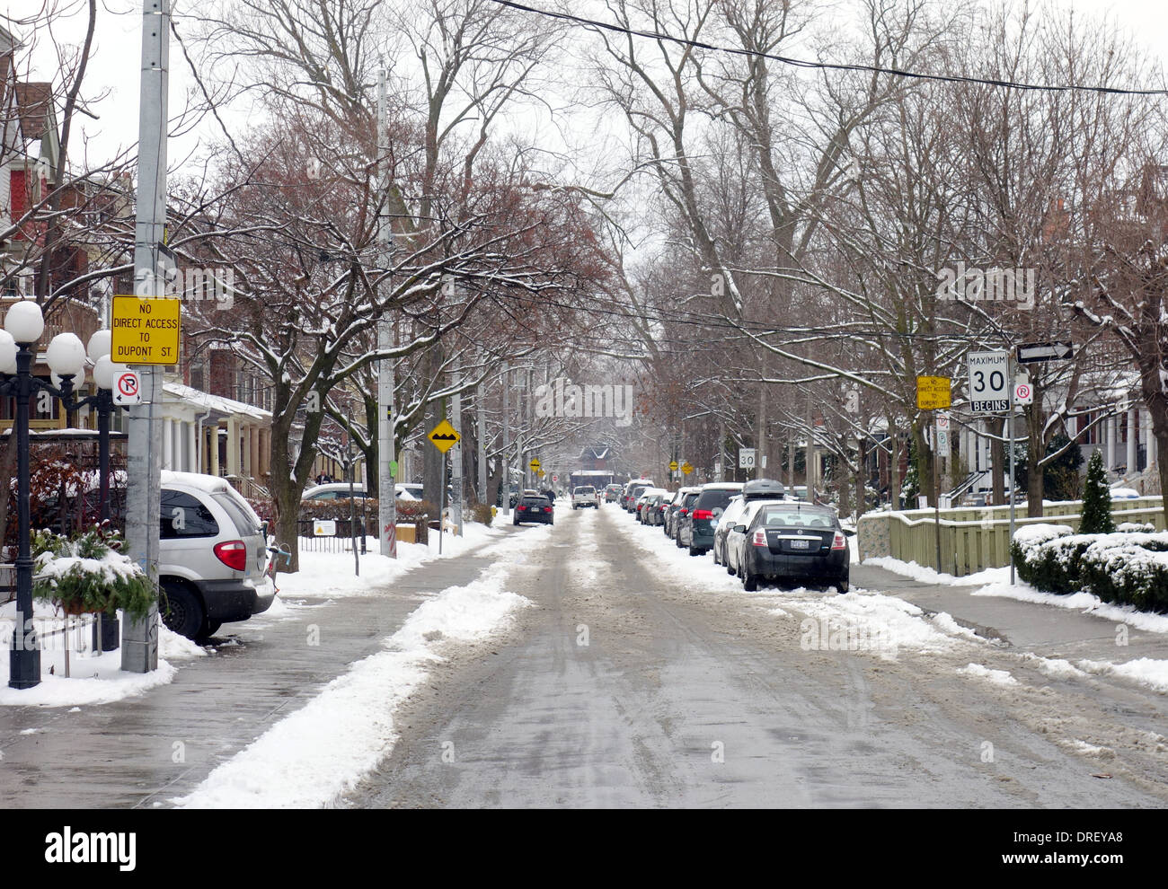 Downtown Toronto snowy roads Stock Photo - Alamy