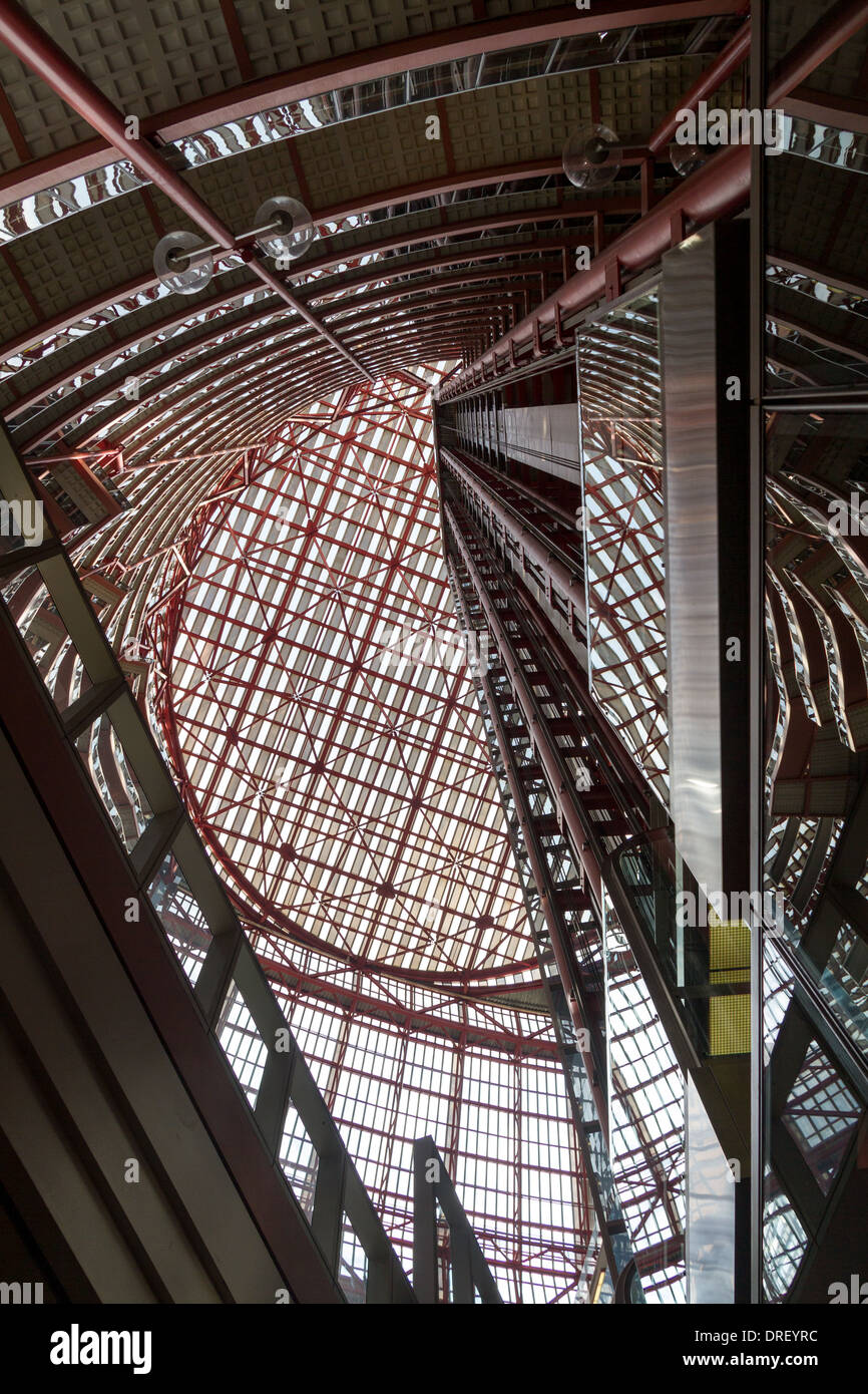 James r thompson center architecture hi-res stock photography and ...