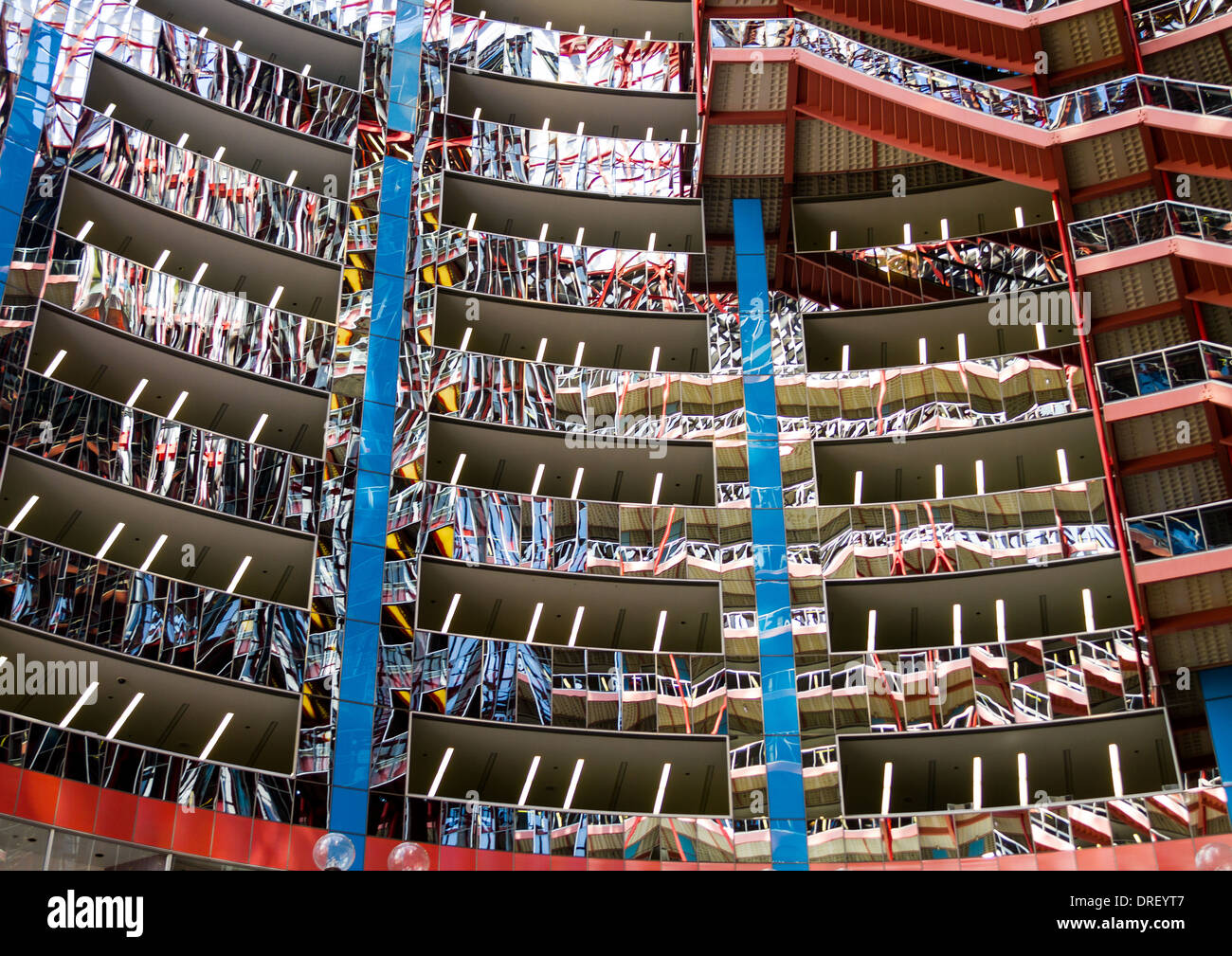 James r. thompson center architecture hi-res stock photography and ...