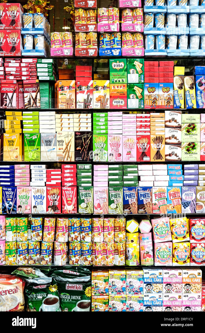 Packaged food shelves hi-res stock photography and images - Alamy