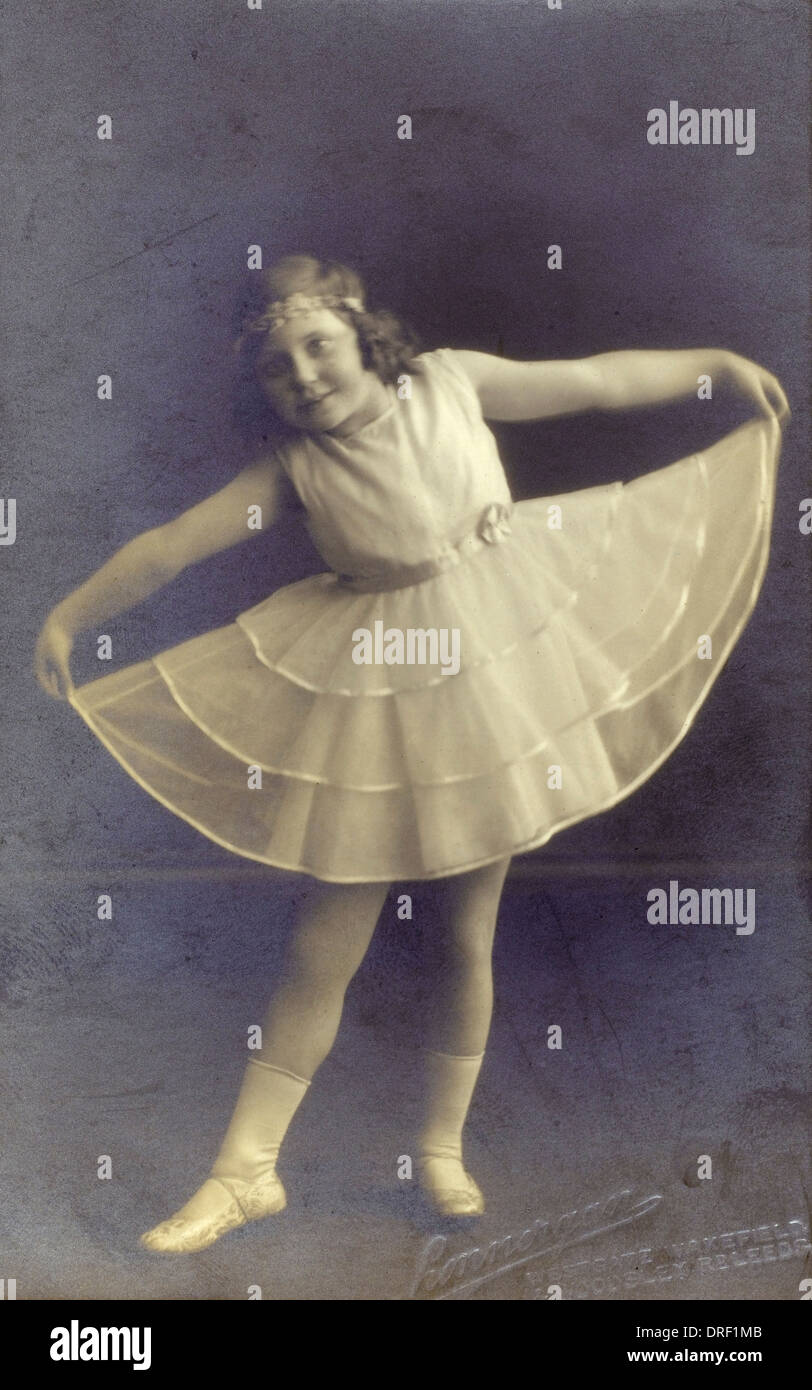 Curtsey hi-res stock photography and images - Alamy