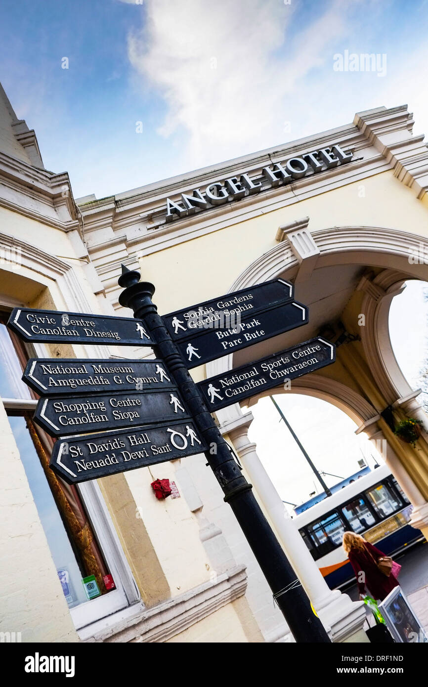 Bi lingual sign wales hi-res stock photography and images - Alamy