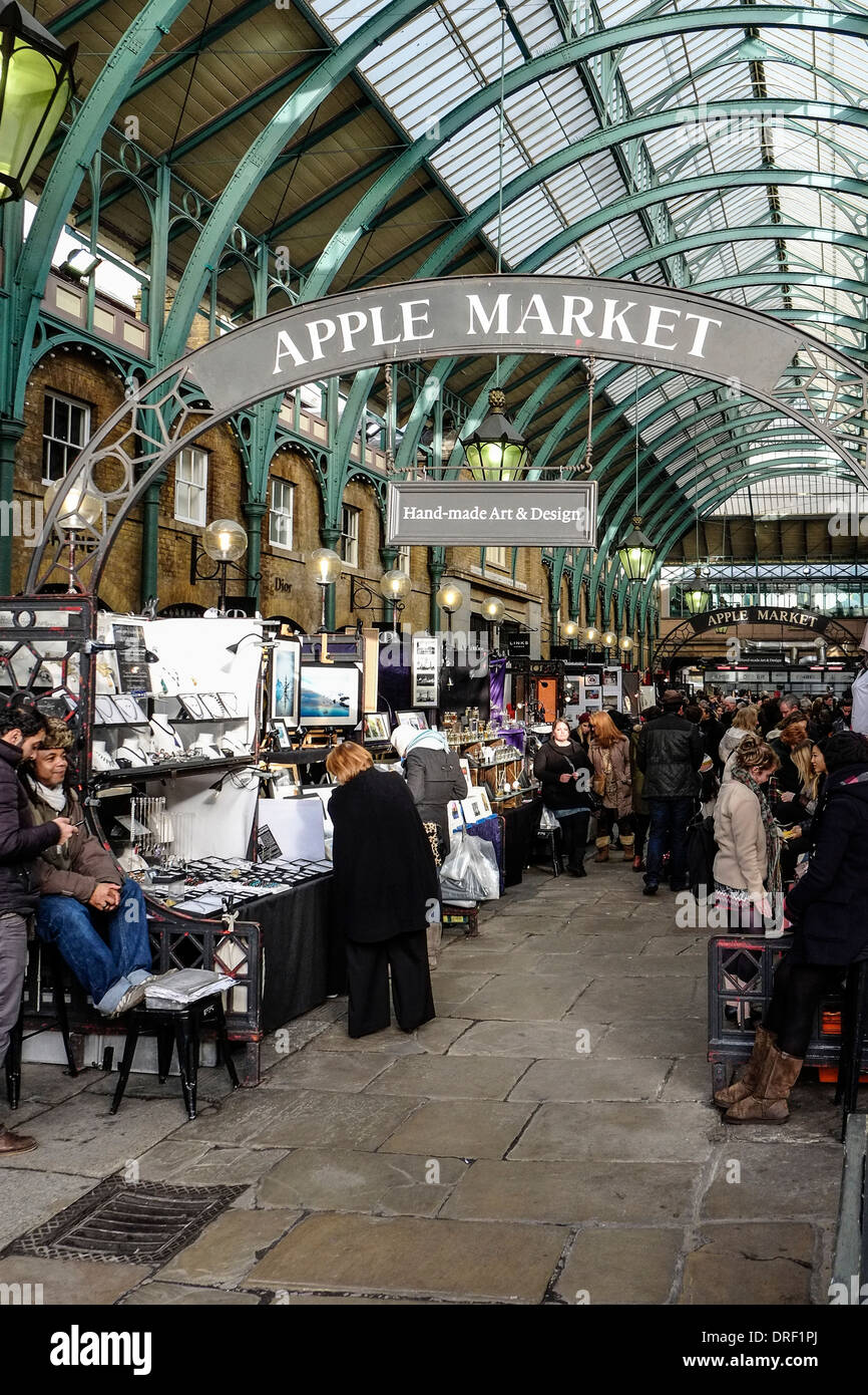 Apple market sign hi-res stock photography and images - Alamy