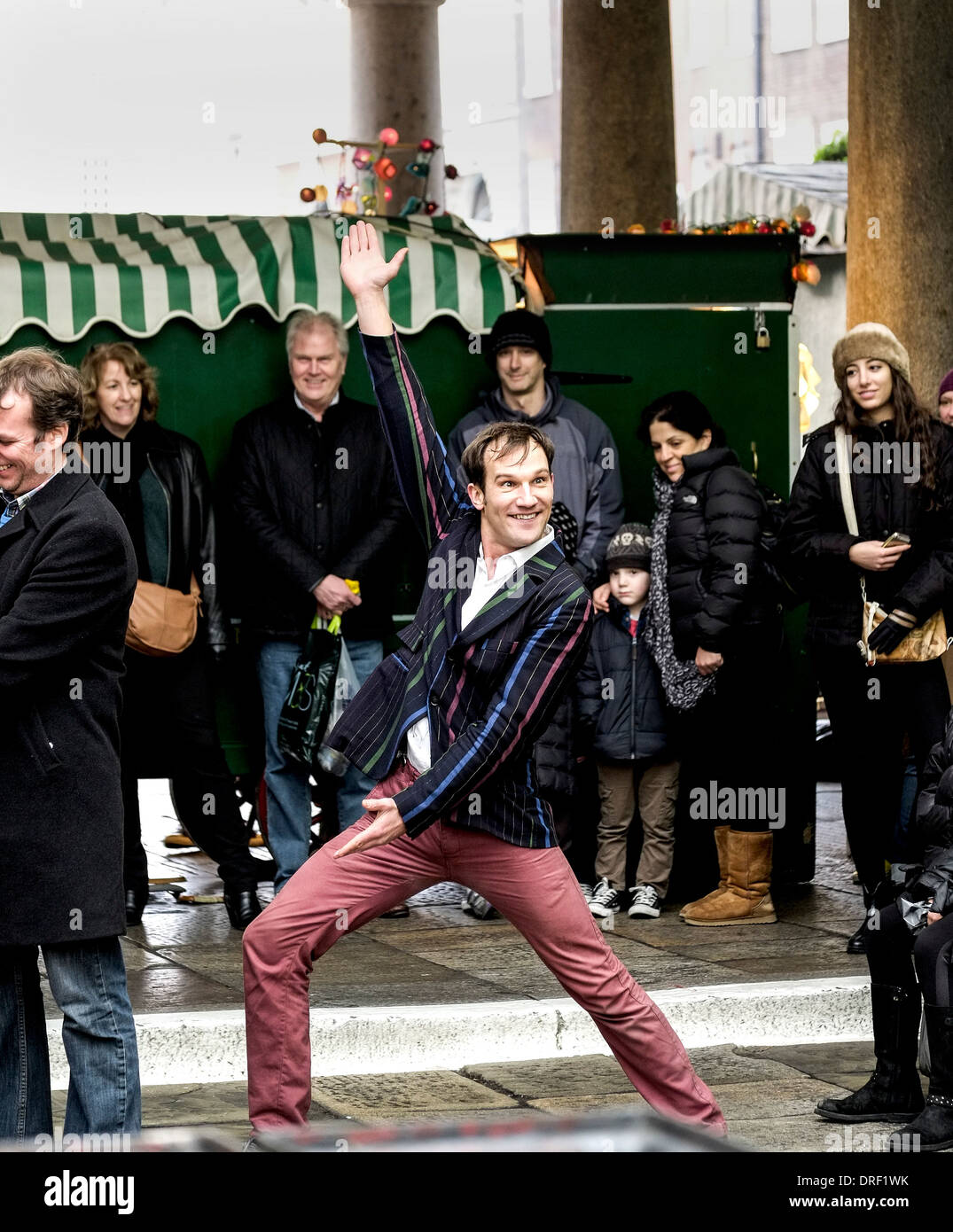 A street entertainer performing in Covent Garden Stock Photo - Alamy