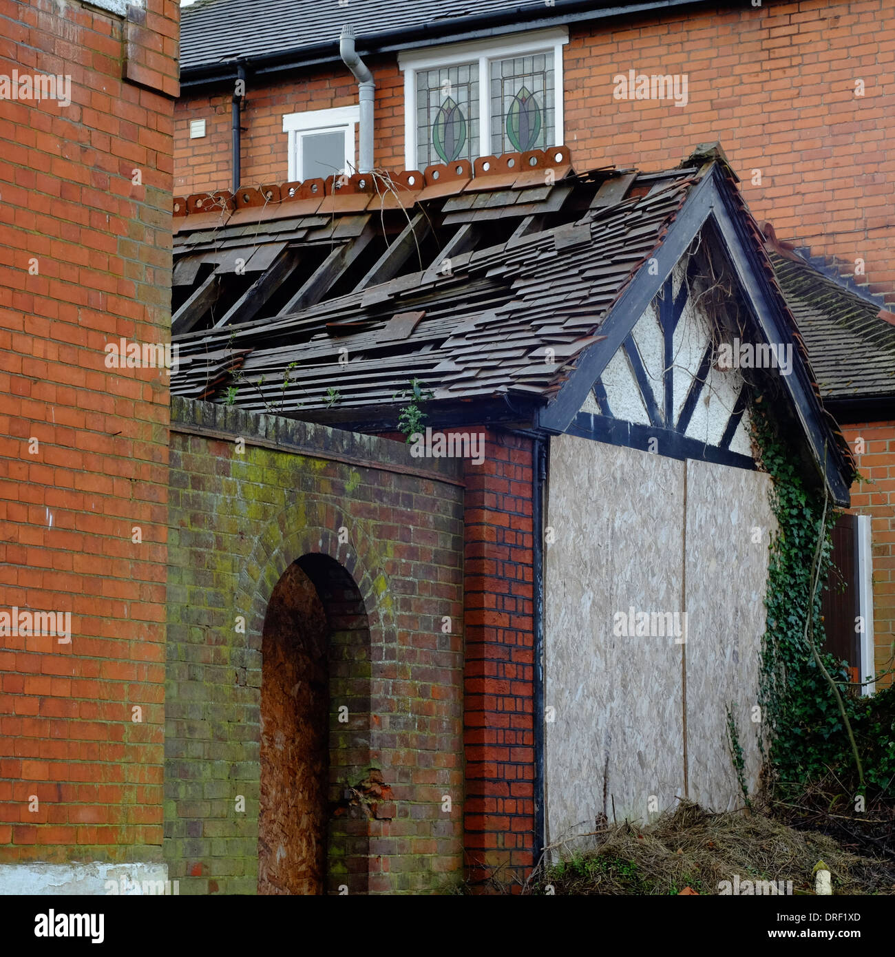 Derelict abandoned decaying property in Luton Stock Photo - Alamy