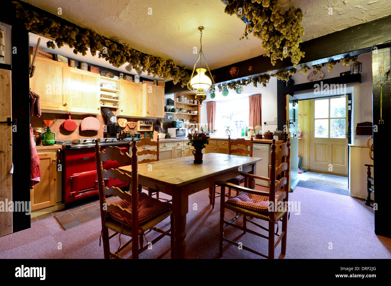 Farmhouse kitchen aga hi-res stock photography and images - Alamy