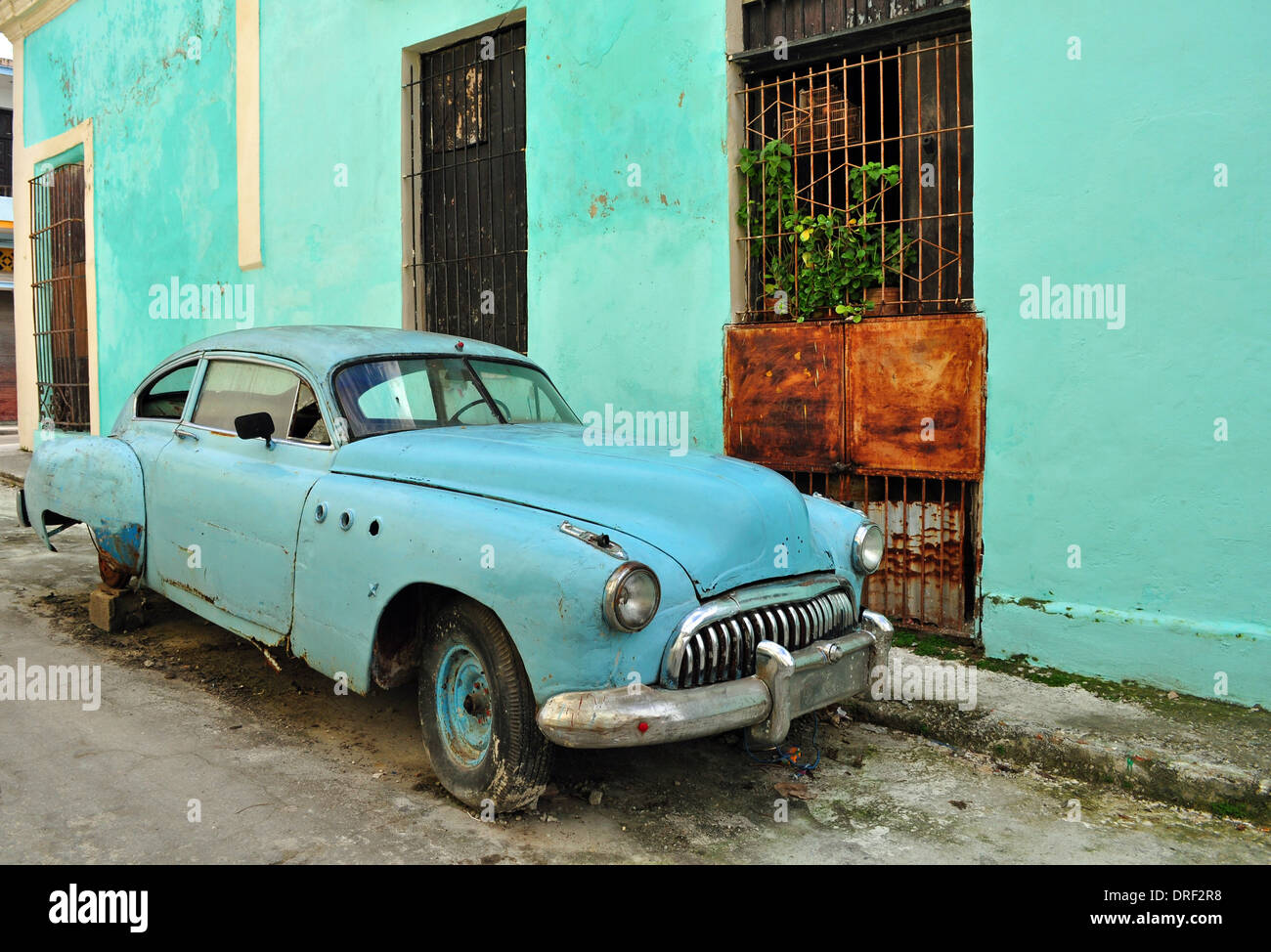 Cuban street scene car hi-res stock photography and images - Alamy