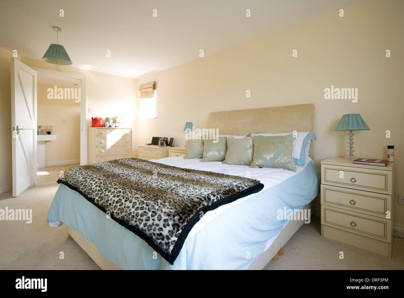 Master bedroom with en suite bathroom Stock Photo - Alamy