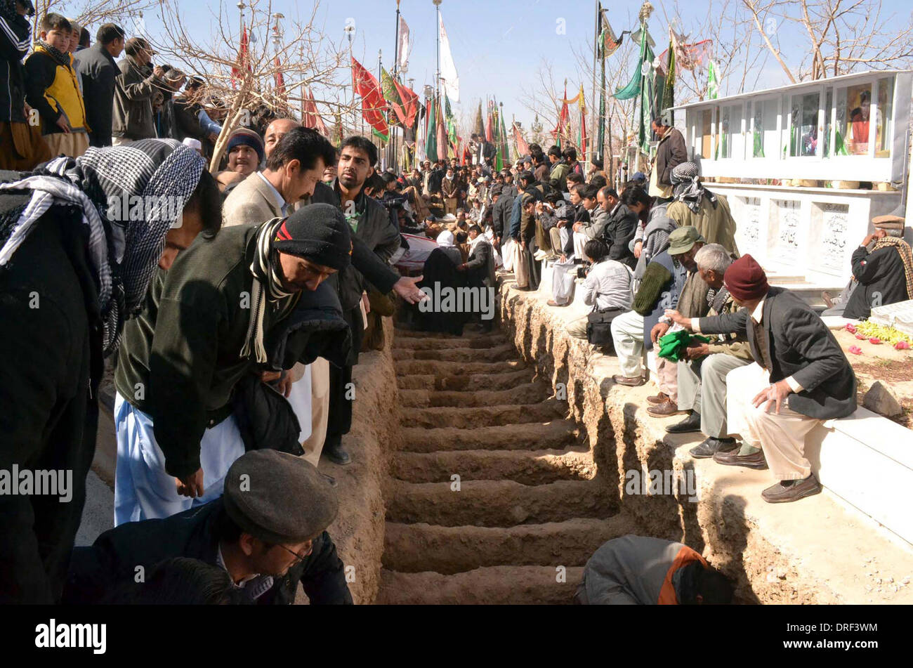 Shiite Muslims are burying their beloveds who martyred in Mustang bomb ...