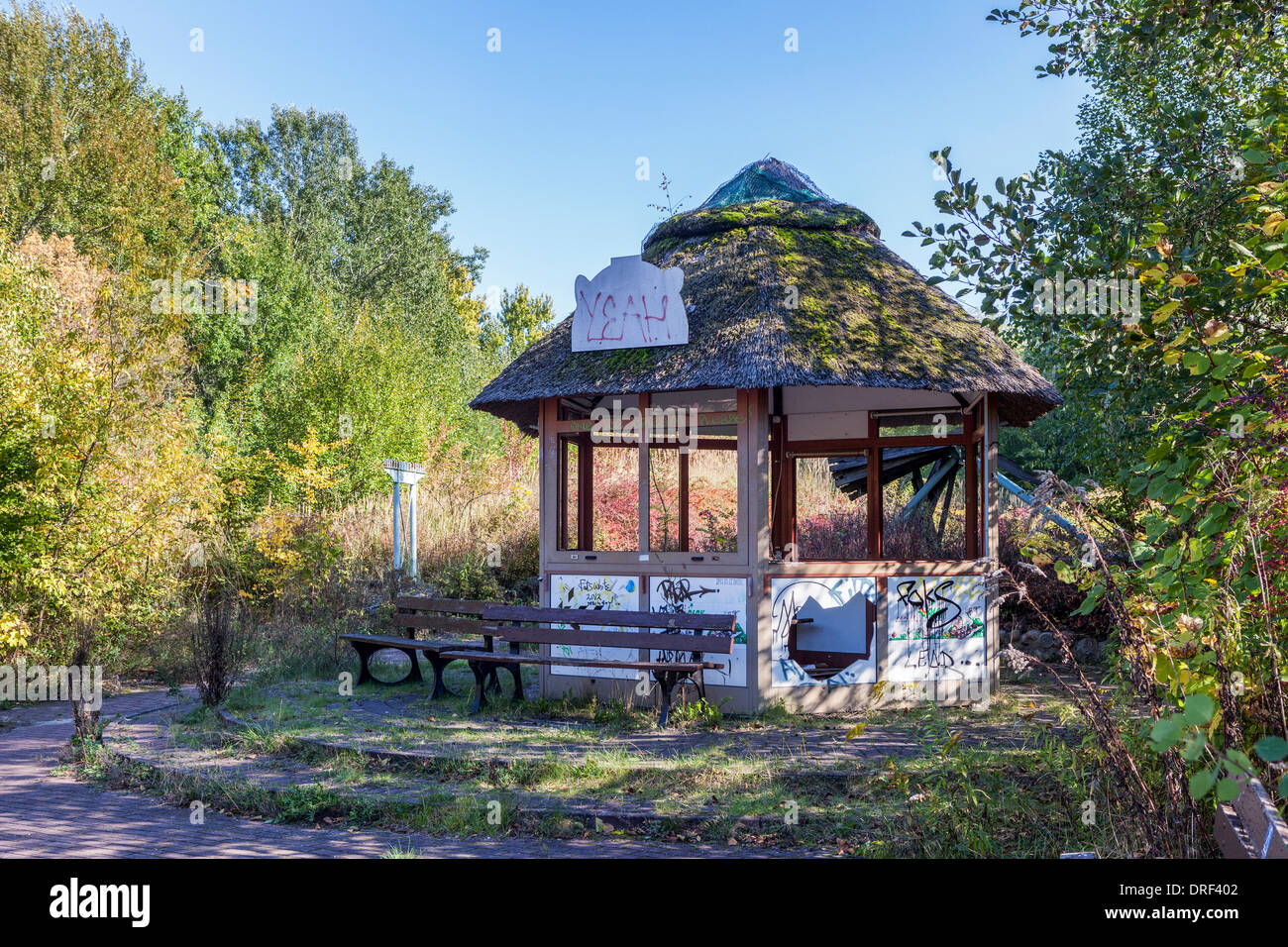 Old thatched building hi-res stock photography and images - Alamy