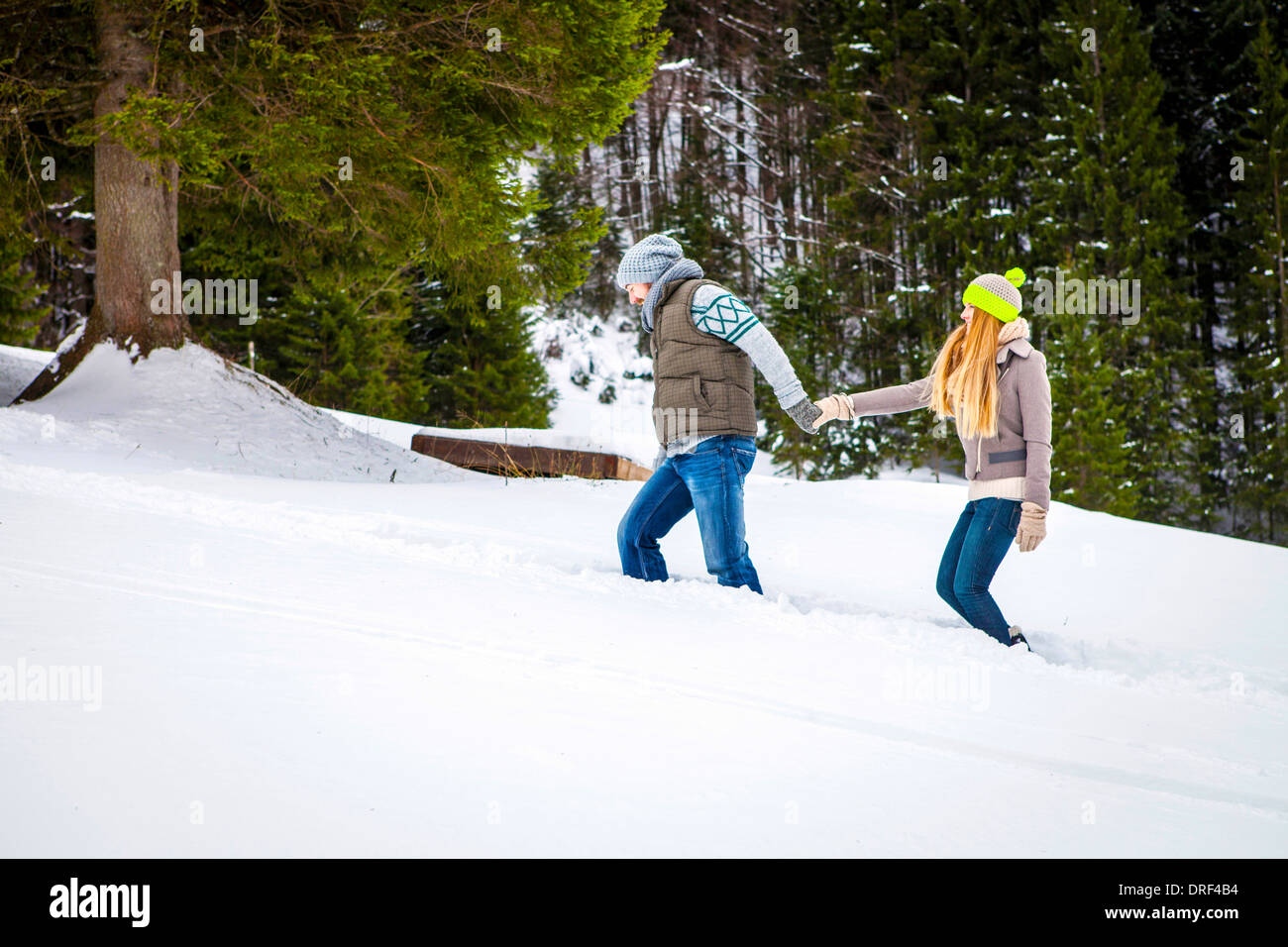 Couple walking in snow hi-res stock photography and images - Alamy