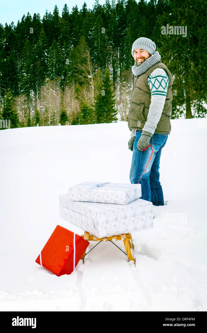 Man pulling sled hi-res stock photography and images - Alamy
