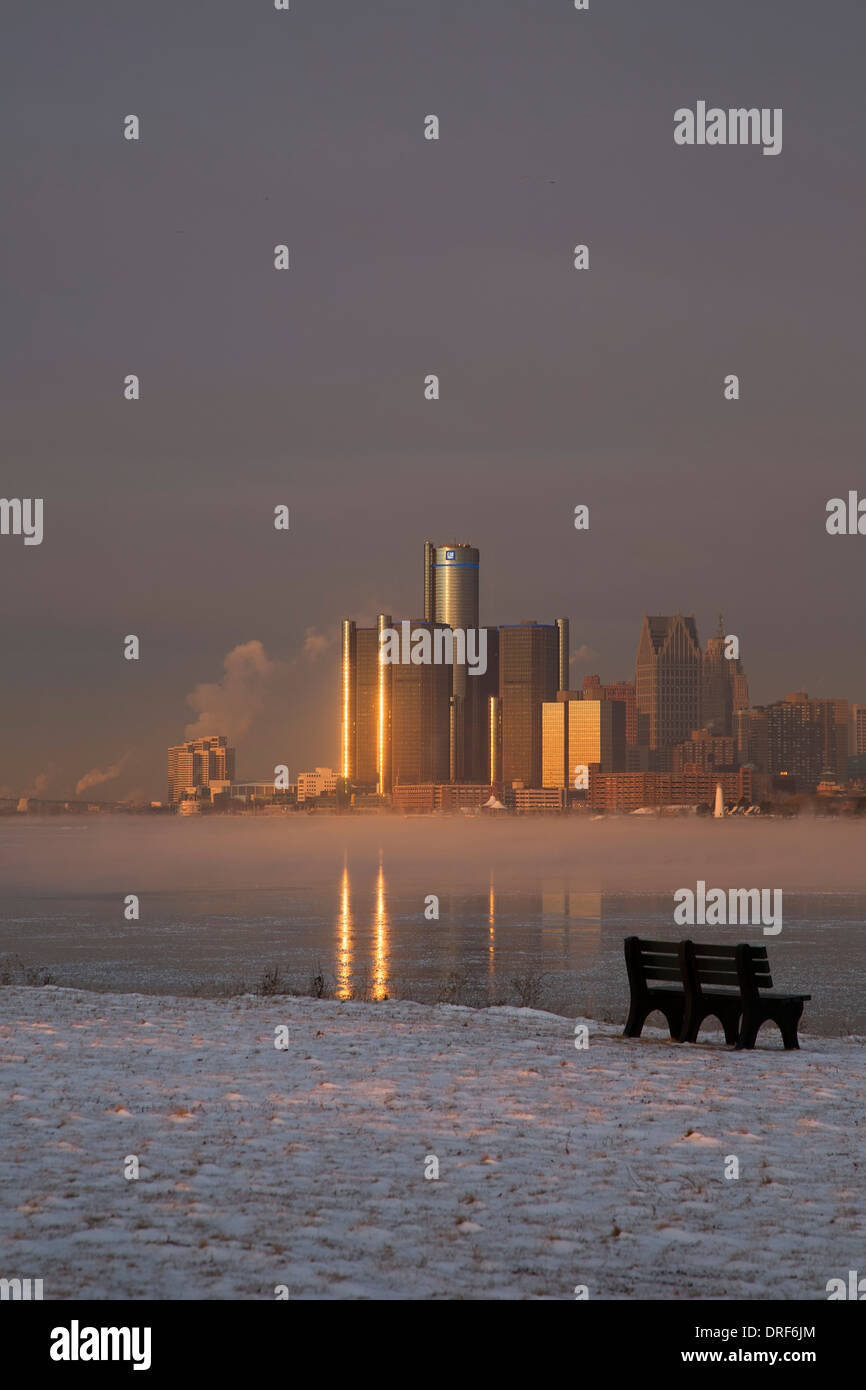 Detroit skyline river water hi-res stock photography and images - Alamy