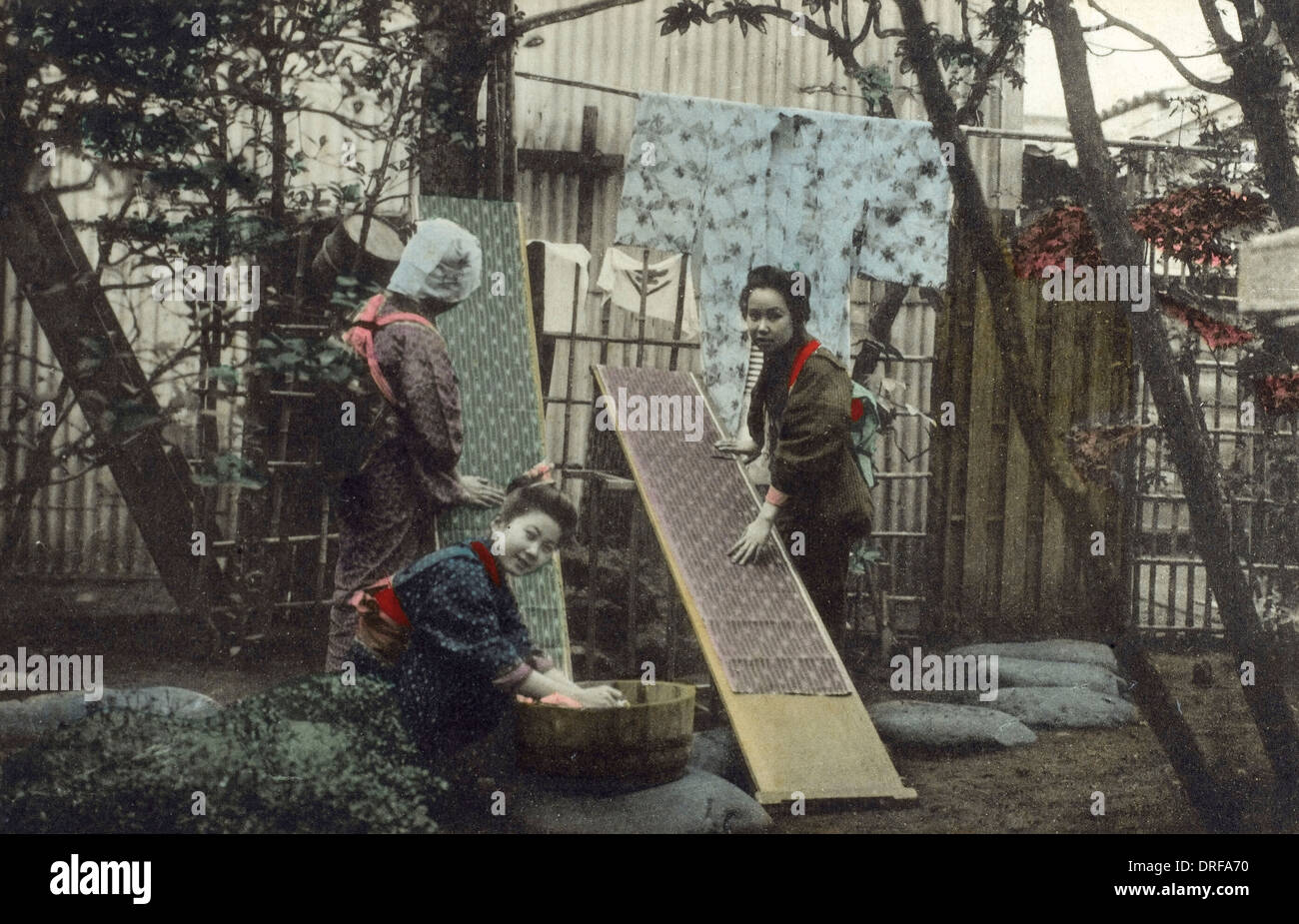 Japanese women washing hi-res stock photography and images - Alamy