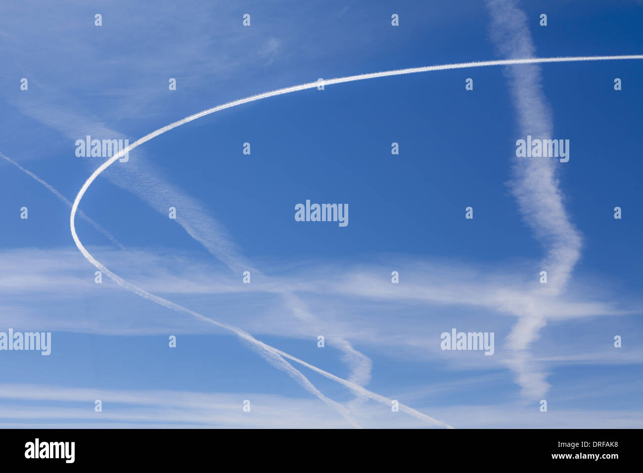 Washington state USA Jet trail across blue sky Stock Photo - Alamy