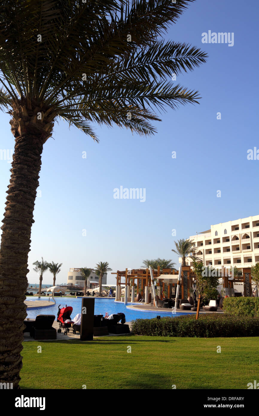 Garden and swimming pool of the Hotel Sofitel, Kingdom of Bahrain Stock ...