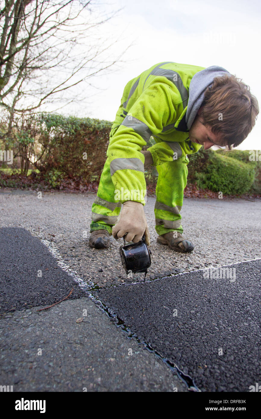 Tar pot hi-res stock photography and images - Alamy