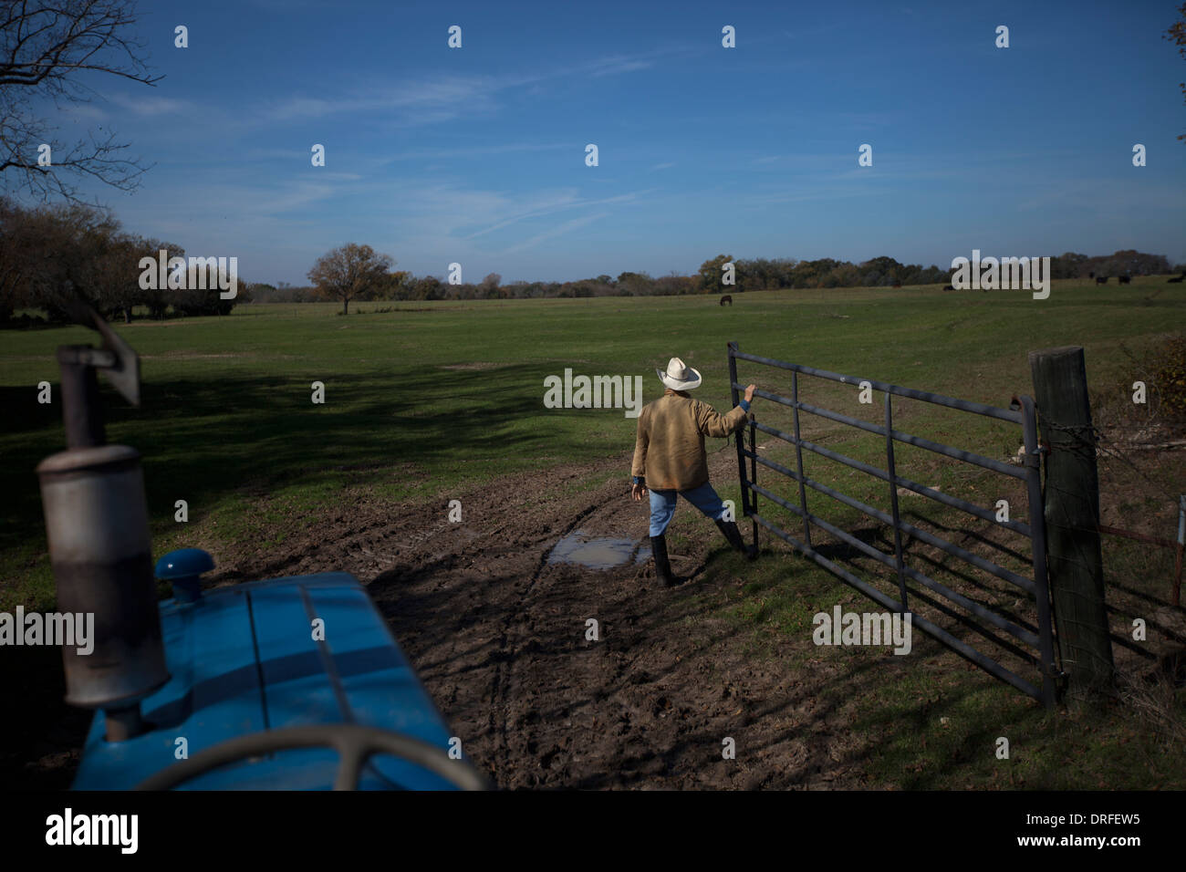 Texas gate ranch hi-res stock photography and images - Alamy