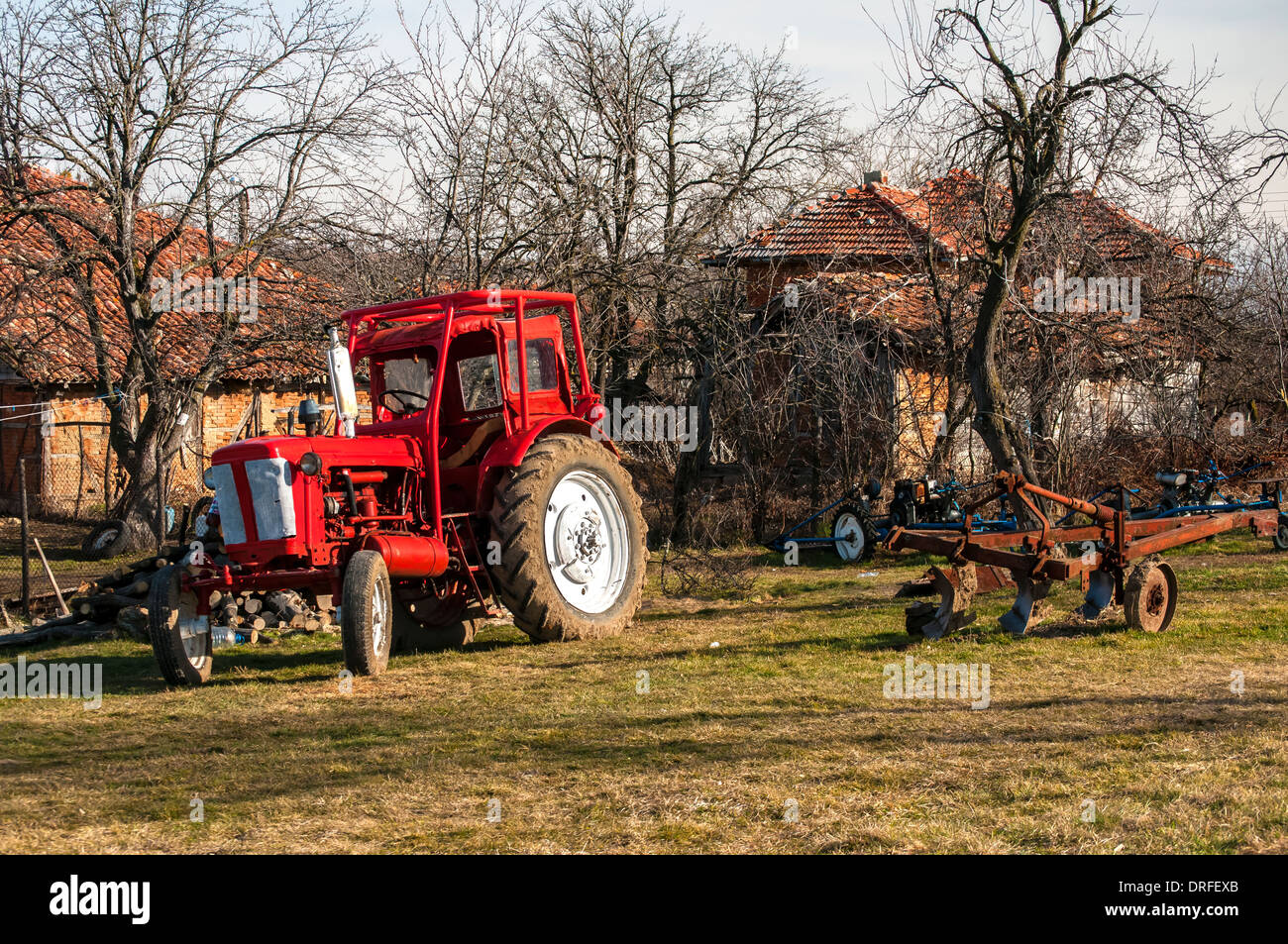 Countryside tractor scene hi-res stock photography and images - Alamy