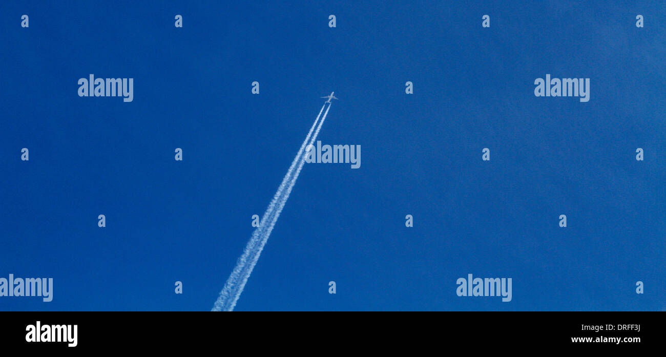 Airliner and contrail or condensed vapor track trail seen on Palma de ...