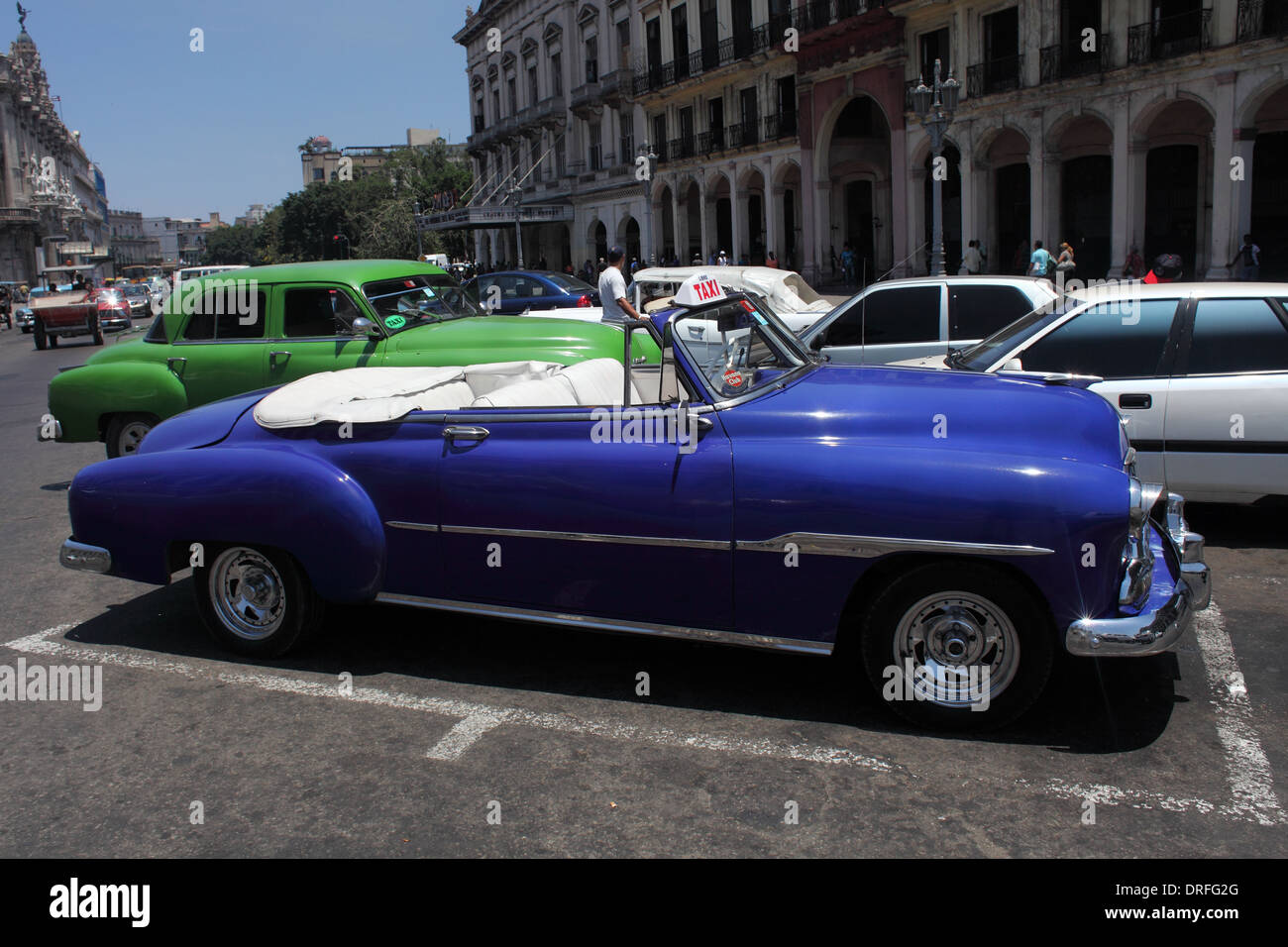Cuba, Havana street scene - Old cars in Havana, Photo: pixstory / Alamy ...