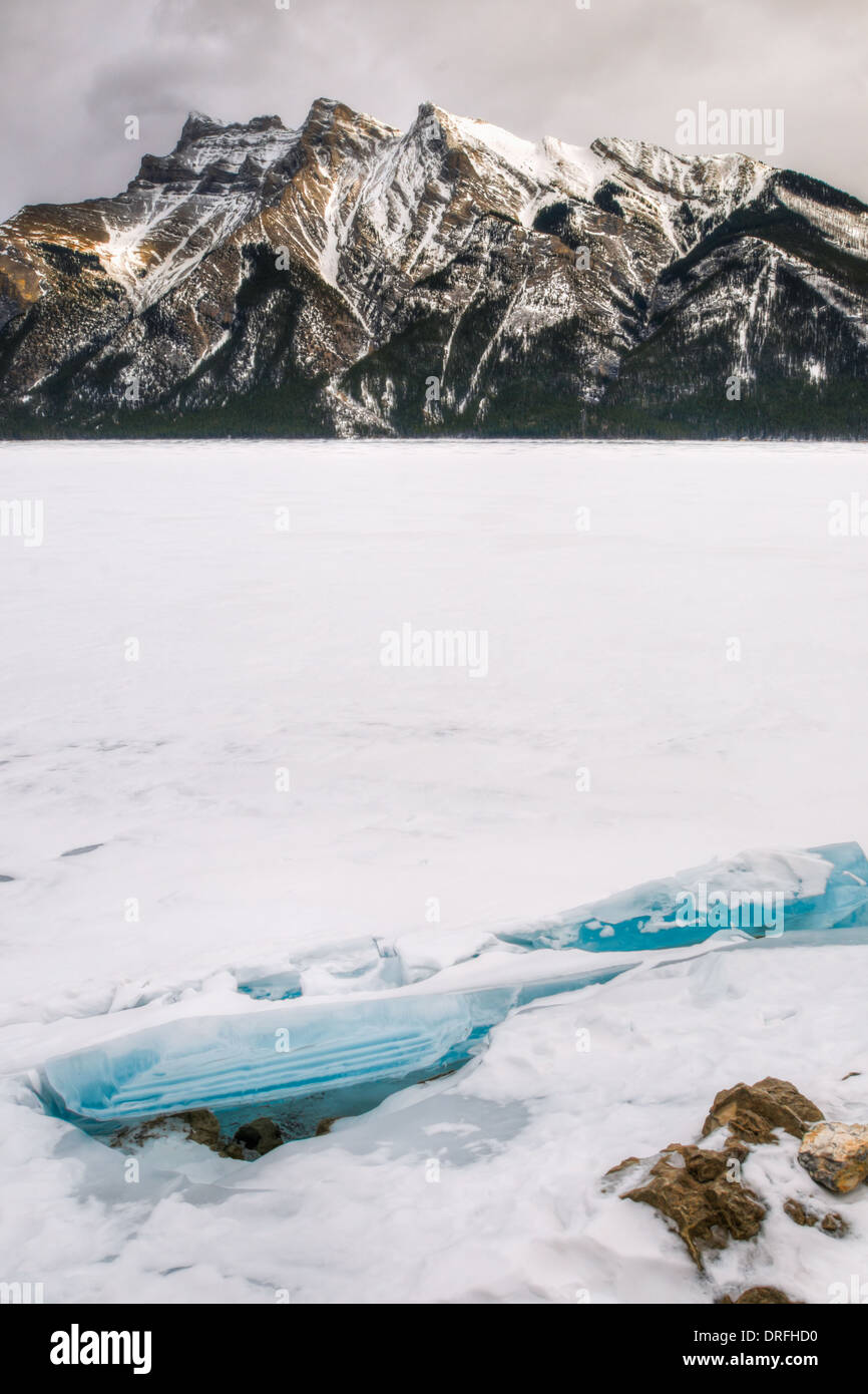 Canadian winter scene fresh snow hi-res stock photography and images ...