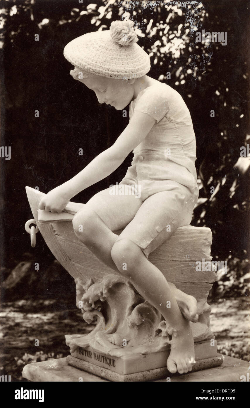 Statue of a boy hi-res stock photography and images - Alamy