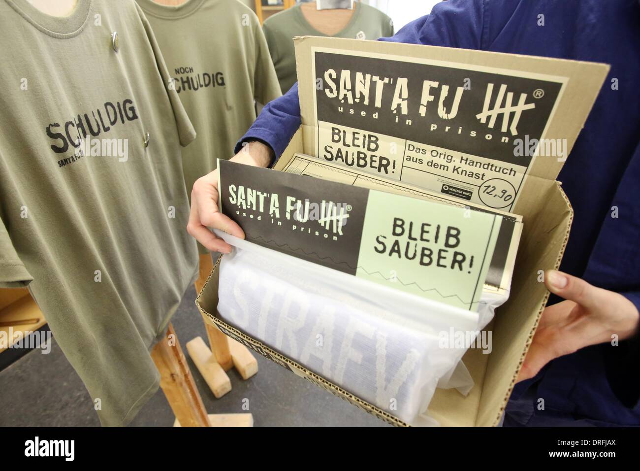 Hamburg, Germany. 16th Jan, 2014. An inmate shows different Santa Fu ...