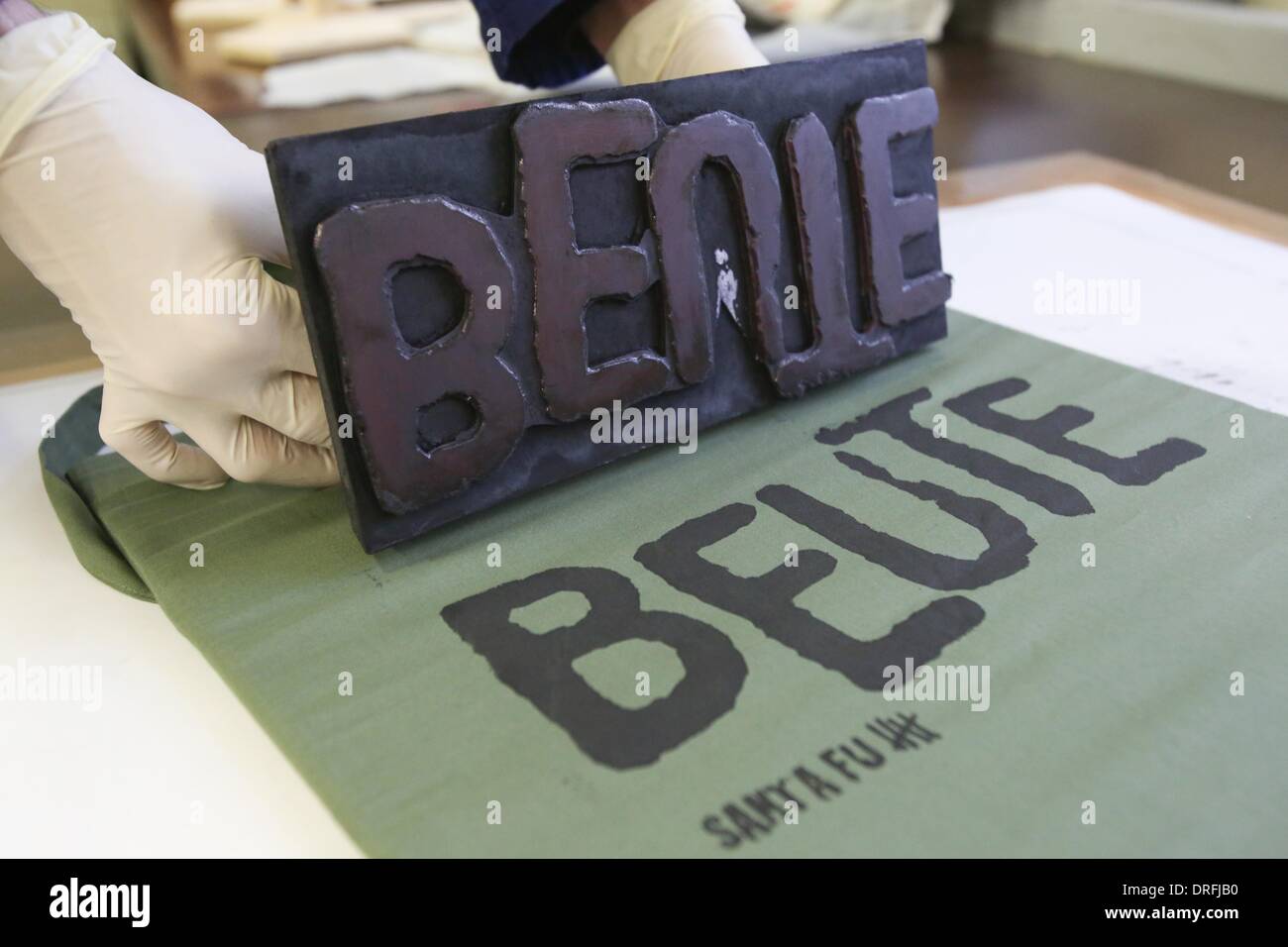 Hamburg, Germany. 16th Jan, 2014. An inmate holds a stamp reading ...
