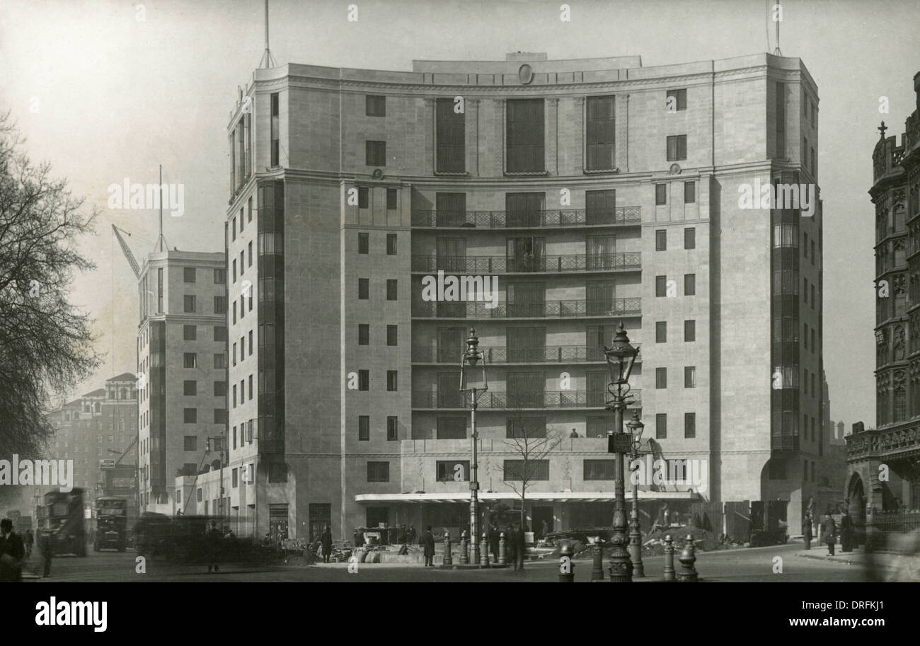At the dorchester hotel hi-res stock photography and images - Alamy