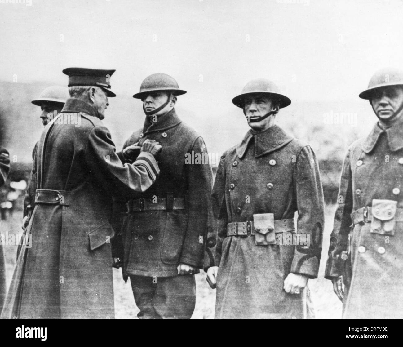 Brigadier General Macarthur receiving DSM from Pershing Stock Photo - Alamy