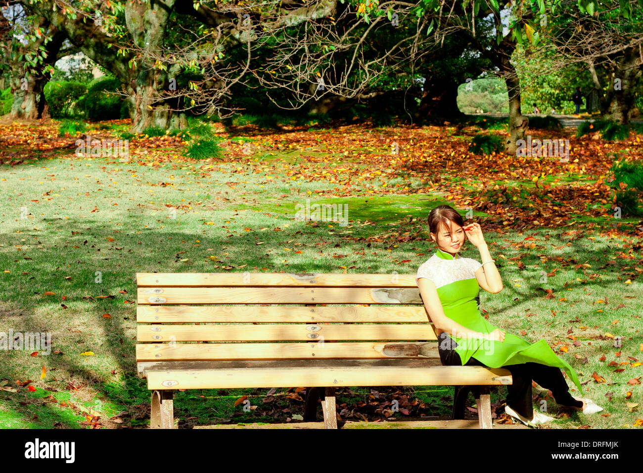 Female bench japan hi-res stock photography and images - Alamy