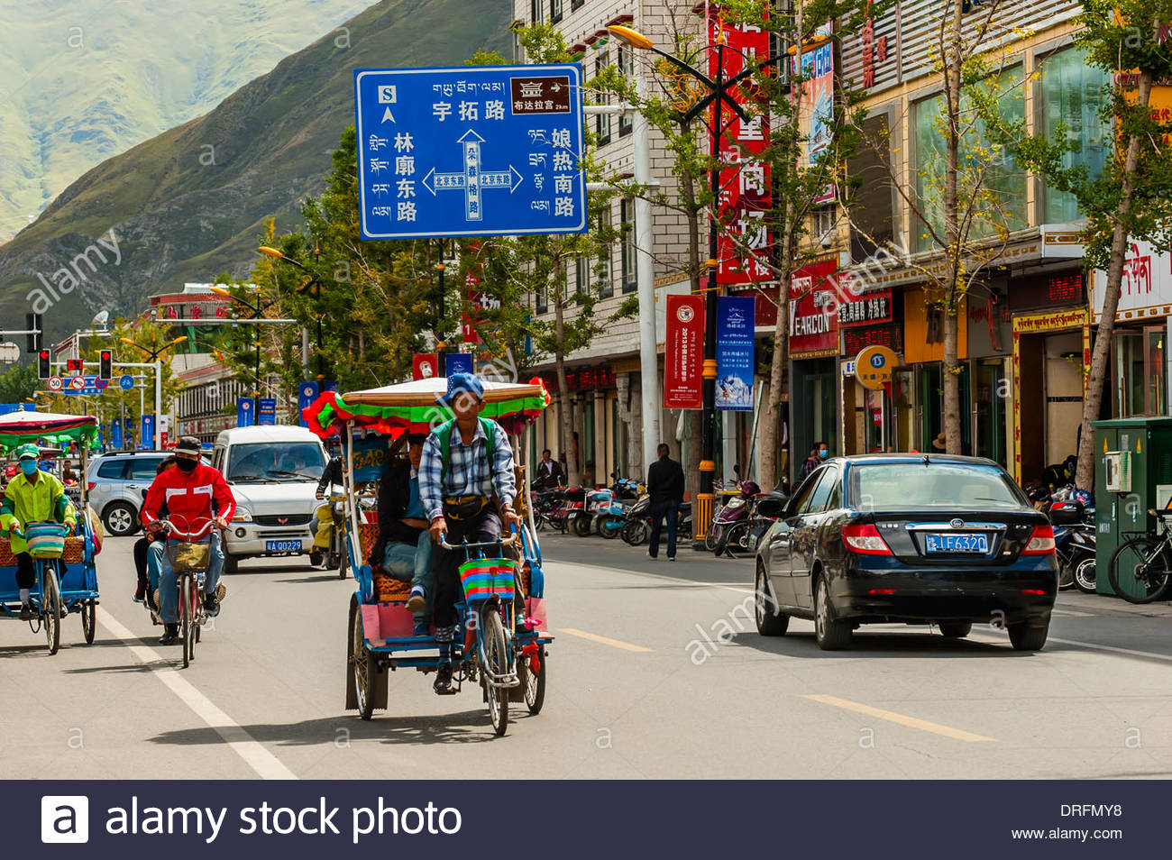 Lhasa Street Scene Stock Photos & Lhasa Street Scene Stock Images - Alamy