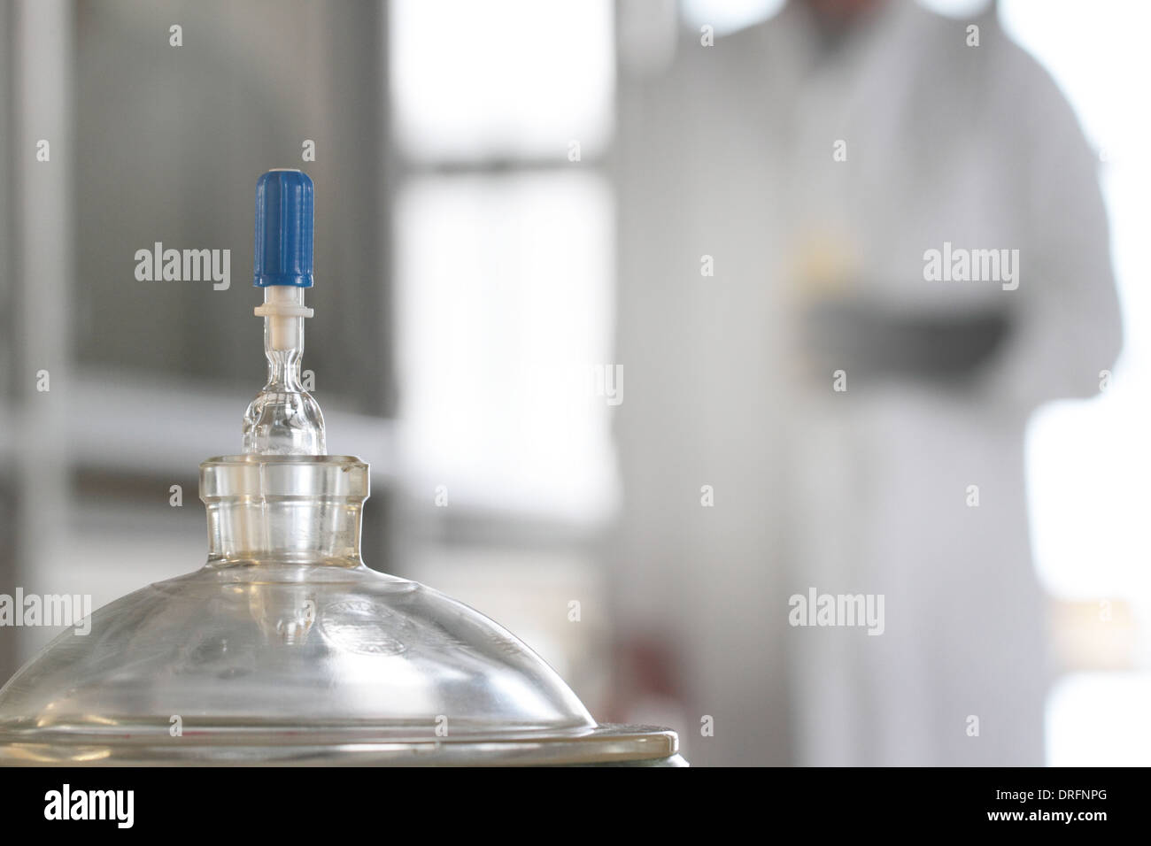 Desiccator lab hi-res stock photography and images - Alamy