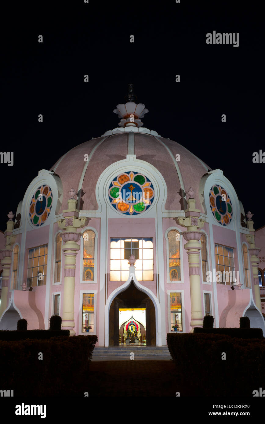 Sathya Sai Baba Super Speciality hospital at night. Puttaparthi, Andhra ...