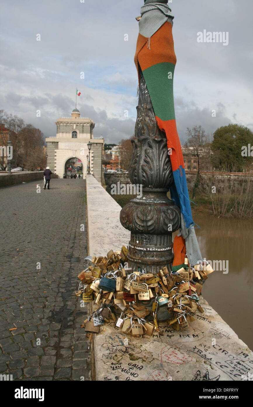 Rome, Italy. 24th Jan 2014 After the removal of hundreds of locks in ...