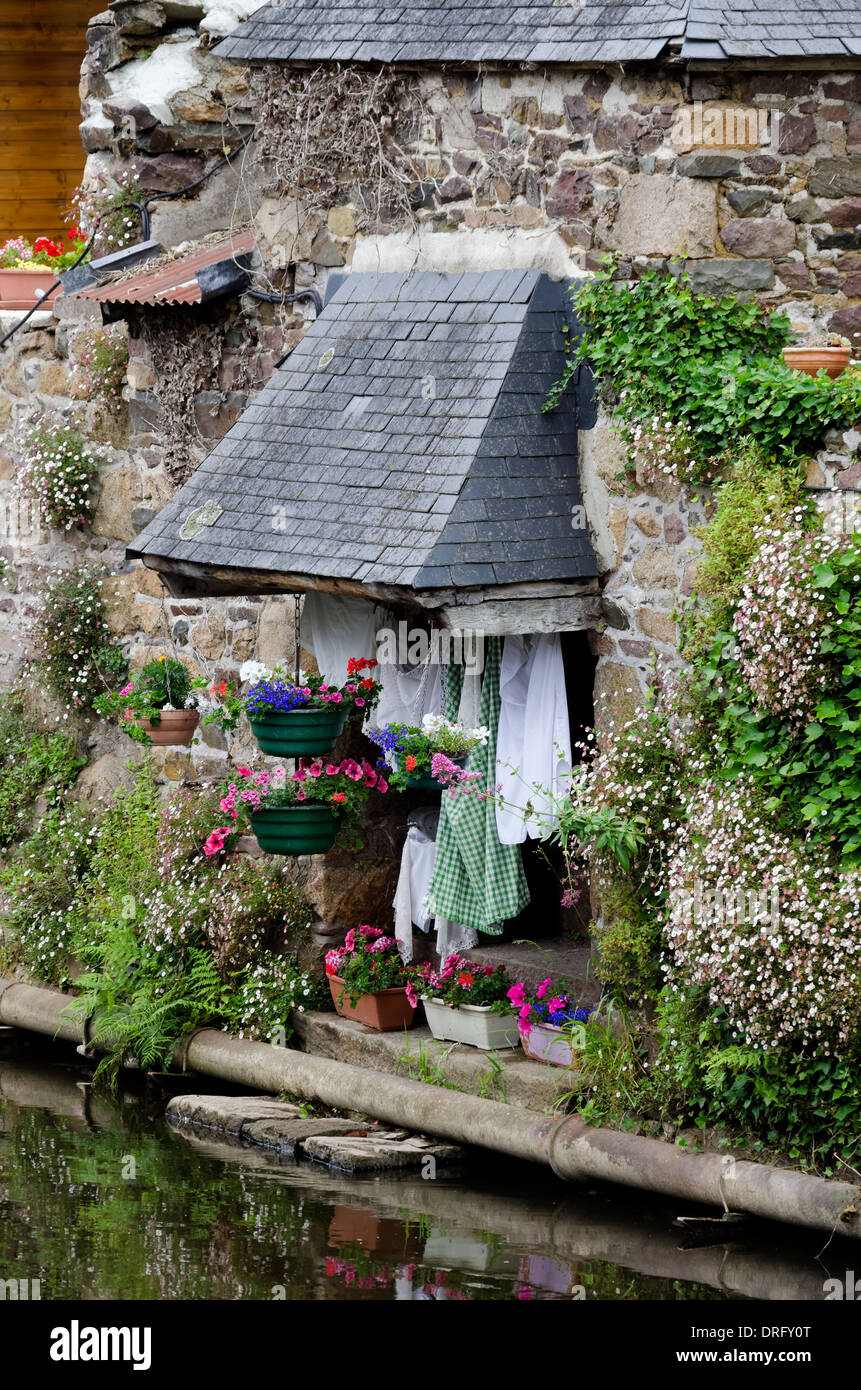 Riverside museum roof hi-res stock photography and images - Alamy