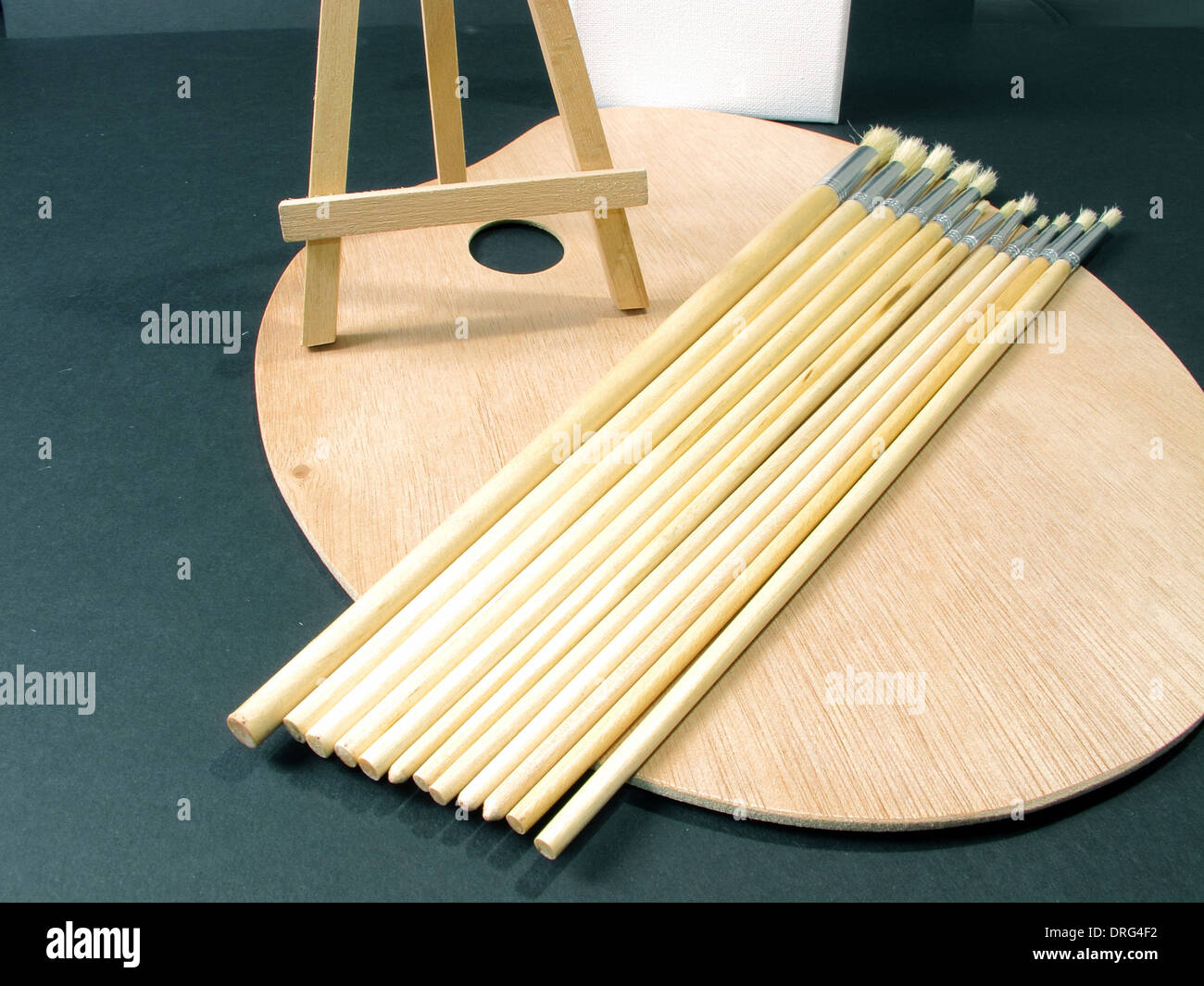 Painting brushes easel stand hi-res stock photography and images - Alamy
