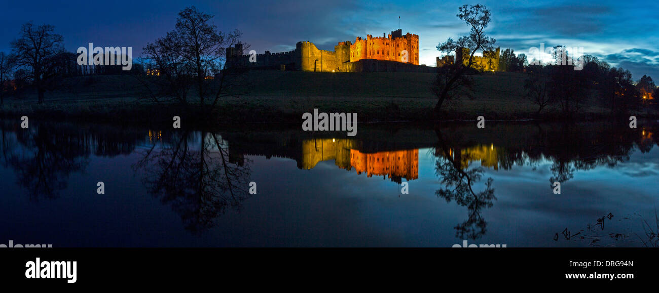 Alnwick castle northumberland snow hi-res stock photography and images ...